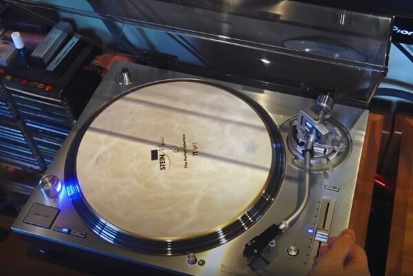 From Setup to Spin: How to use a vinyl record player?