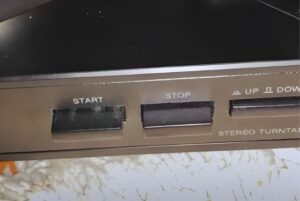 From Setup to Spin: How to use a vinyl record player?
