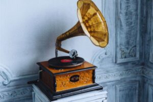 A Brief History of the Record Player: When Was It Invented?