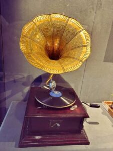 A Brief History of the Record Player: When Was It Invented?